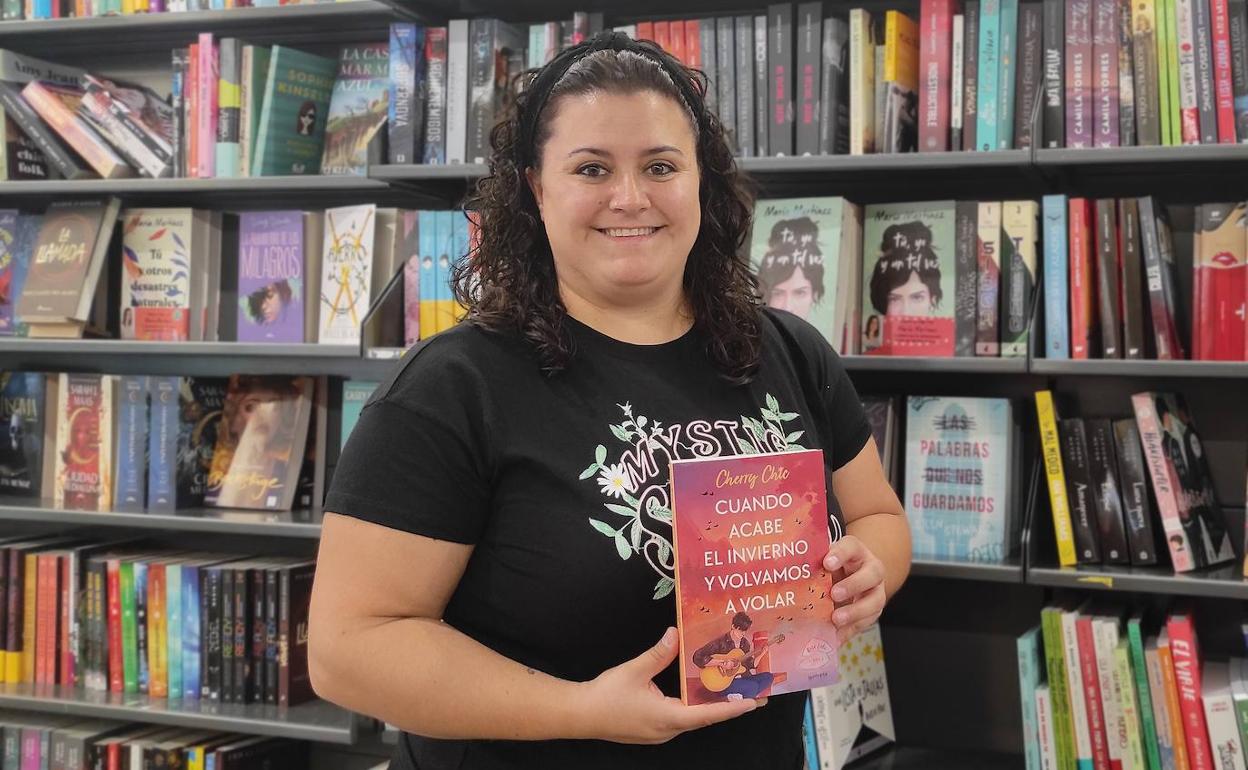 Cherry Chic, así es la escritora malagueña de novelas románticas tras el seudónimo | Diario Sur